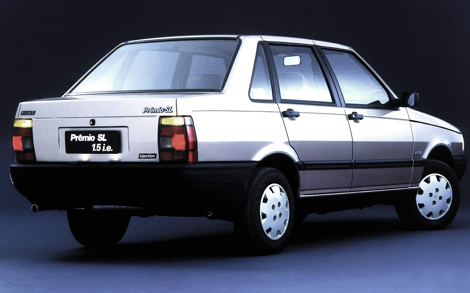 Há 35 anos Fiat Prêmio chegava para enfrentar o Voyage