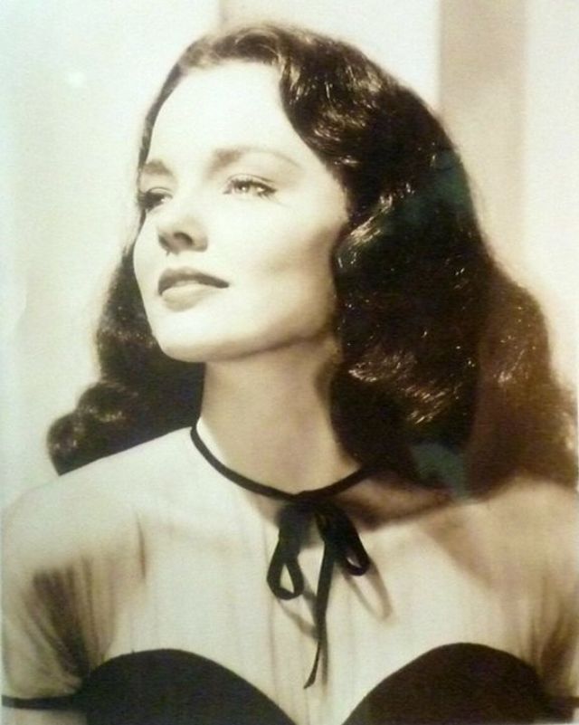 Gorgeous Photos of Wanda Hendrix in the 1940s and ’50s ~ Vintage Everyday