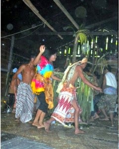 Tari monong tarian suku Dayak Kalimantan Barat - Dunia Kesenian