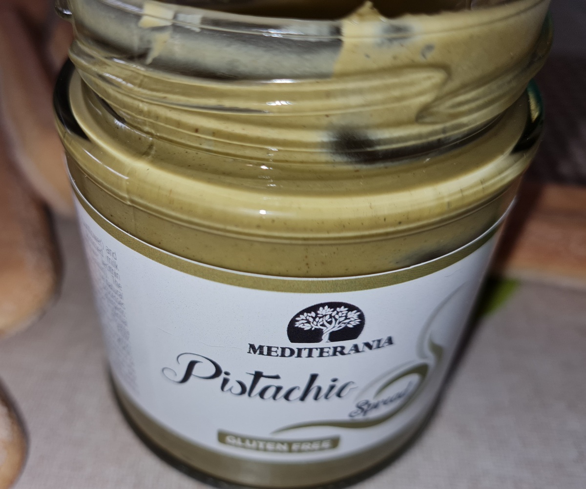 Lulu - Povesti din Bucatarie: Prajitura cu crema de fistic