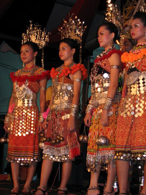 Cats City Hornbill Land: THE IBAN.....the legendary warriors of Borneo ...