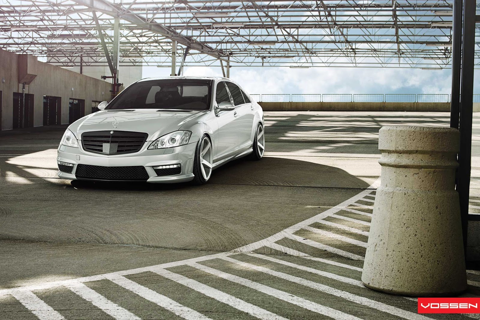 Mercedes-Benz W221 on Vossen CV3 Wheels | BENZTUNING