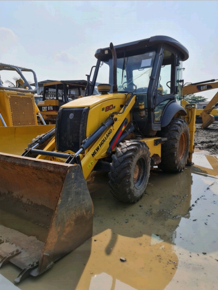 Pusat Jual Beli Alat Berat Bekas Terlengkap: Backhoe Loader New Holland ...