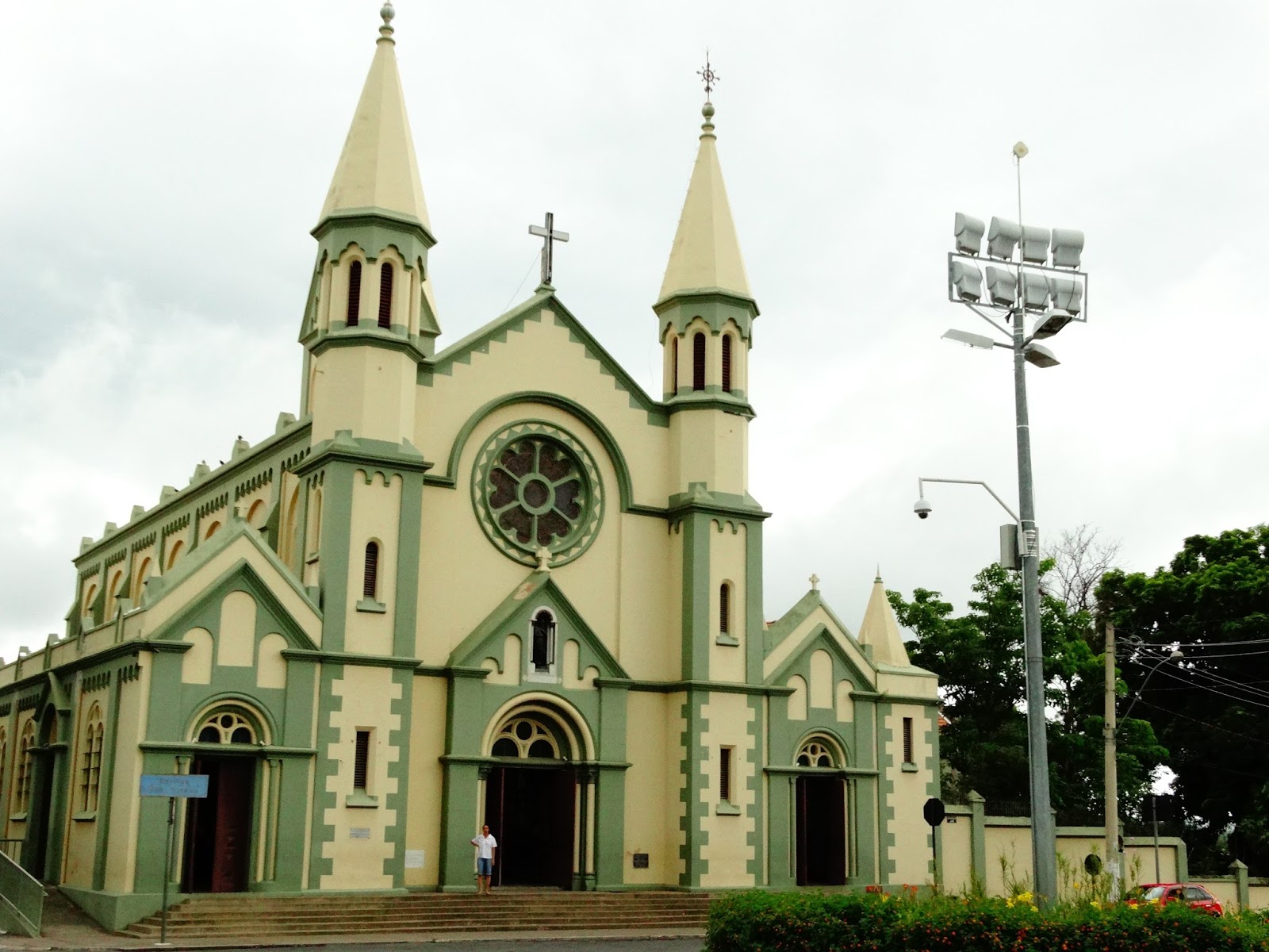 Dicas e Relatos de Viagens: Basílica de São Geraldo Magela em Curvelo ...