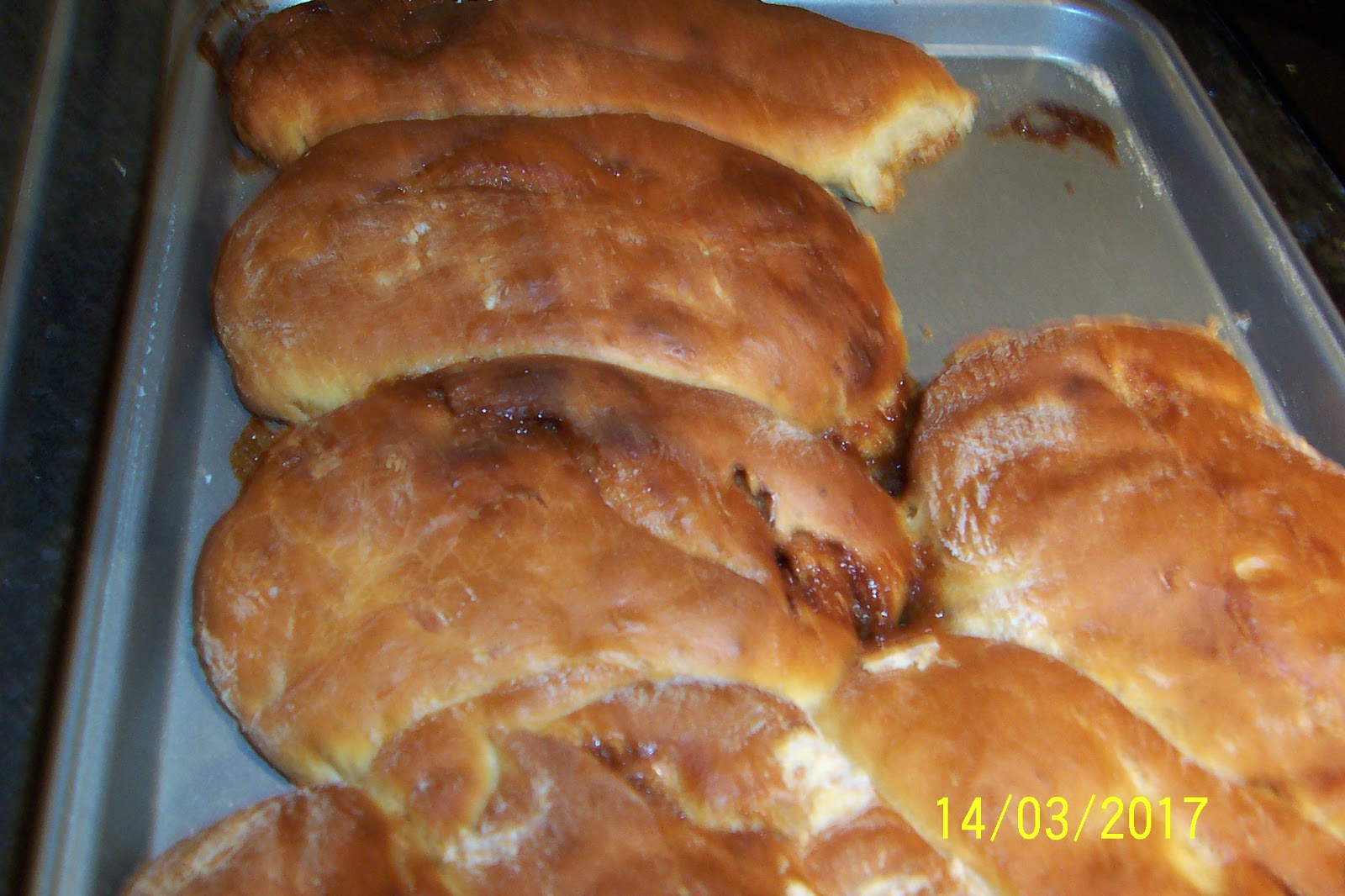 Only Foods & Chinese TV Series!!!: Baking disaster : Cinnamon rolls