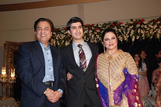 Celebrities who left their life partners as they were involved in ...