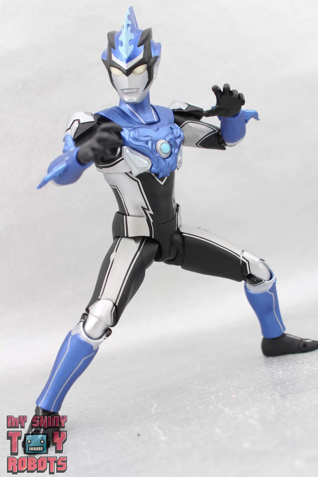 My Shiny Toy Robots: Toybox REVIEW: S.H. Figuarts Ultraman Blu Aqua