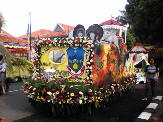 BUNGA PAPAN BEKASI: DEKORASI MOBIL KARNAVAL