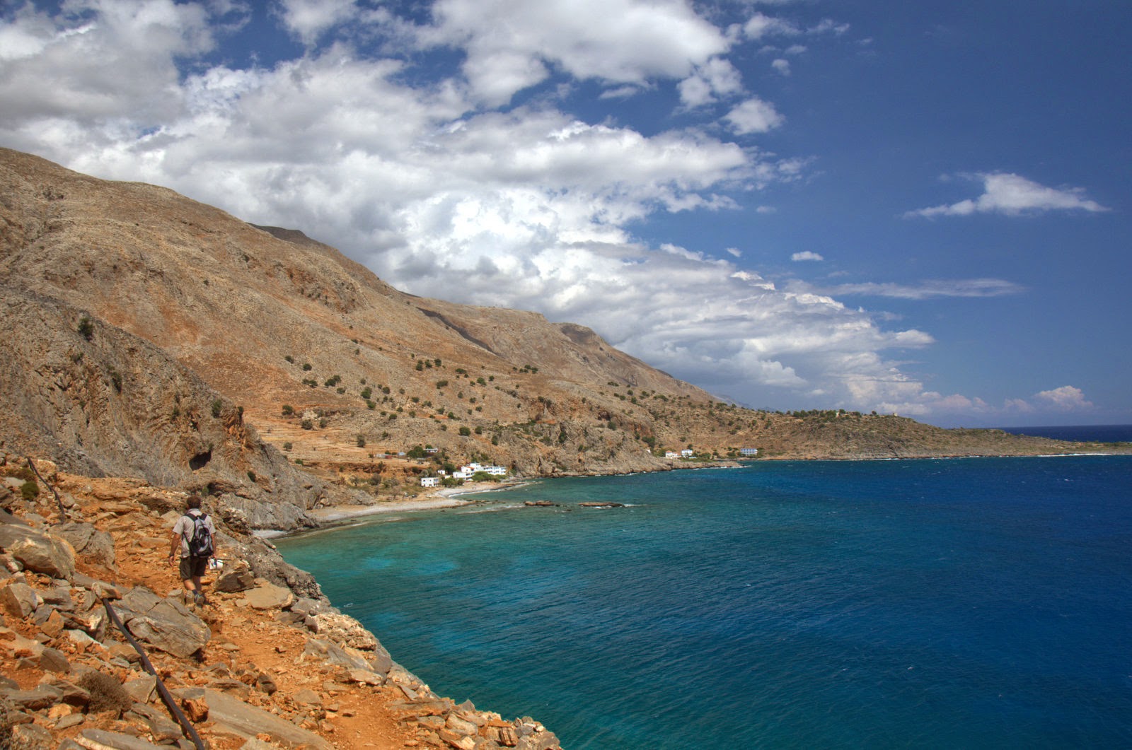 EXPLORE MOUNTAINS: ΦΑΡΑΓΓΙ ΑΡΑΔΑΙΝΑΣ - ΚΟΡΥΦΗ ΠΑΧΝΕΣ ΣΤΑ ΛΕΥΚΑ ΟΡΗ