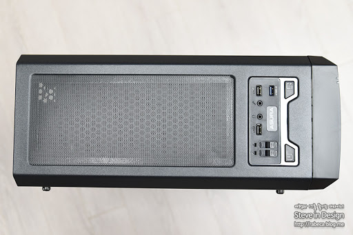 훌륭한 가성비를 보이는 ABKO NCORE 아수라 풀 아크릴 컴퓨터케이스