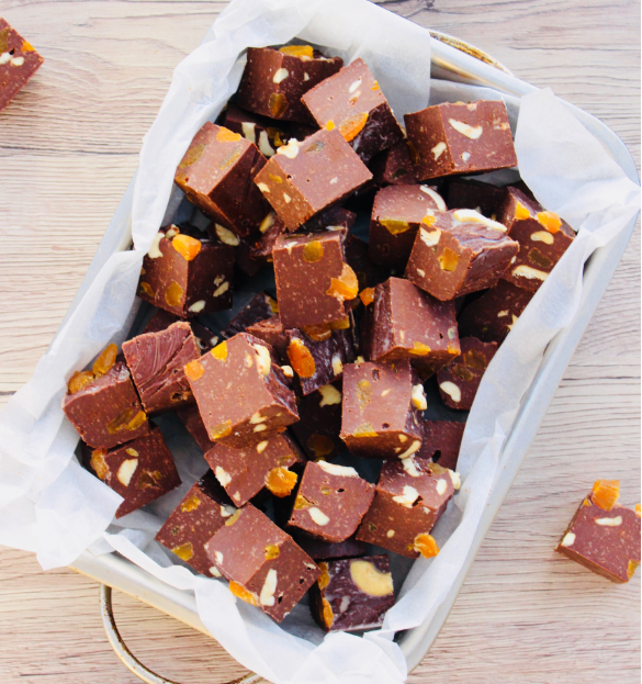 Life As Kim: Chocolate Fruit and Nut Fudge - Recipe!