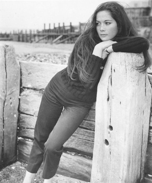 The "Chinese Bardot": 40 Glamorous Photos of Nancy Kwan in the 1960s ...