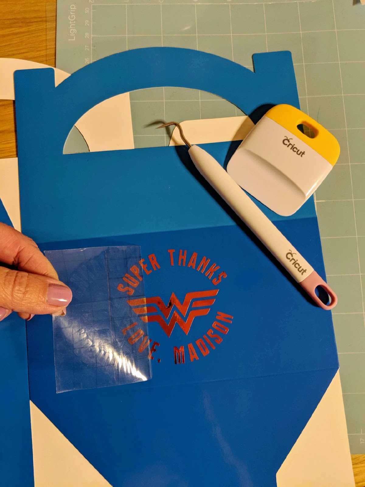 DIY birthday party labels for lolly box using Cricut explore air 2 ...