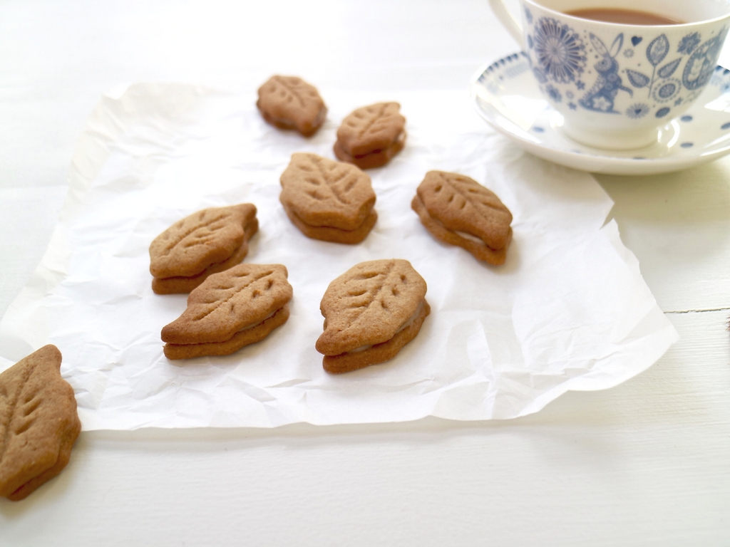 Gingerbread Autumn Leaves | The Freckled Fieldnotes