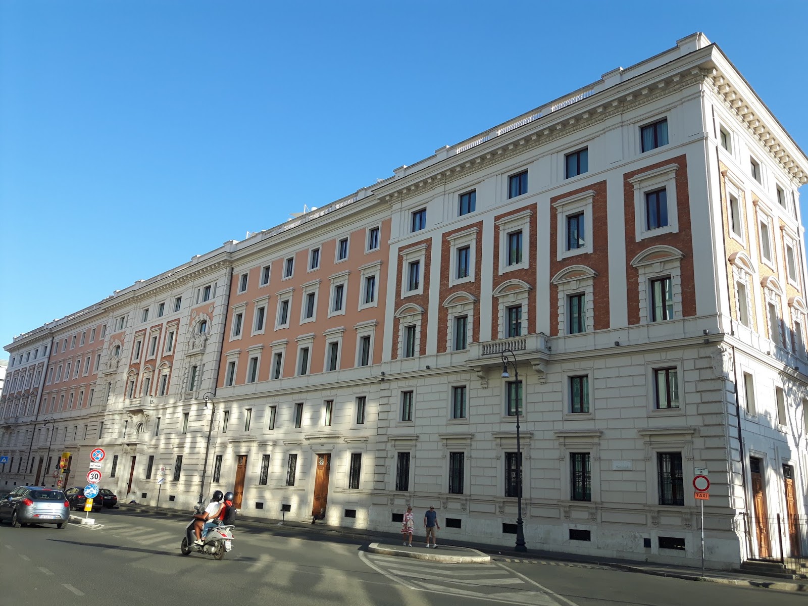 Rerum Romanarum: Palazzo delle Poste della Stazione Termini oggi Hotel ...