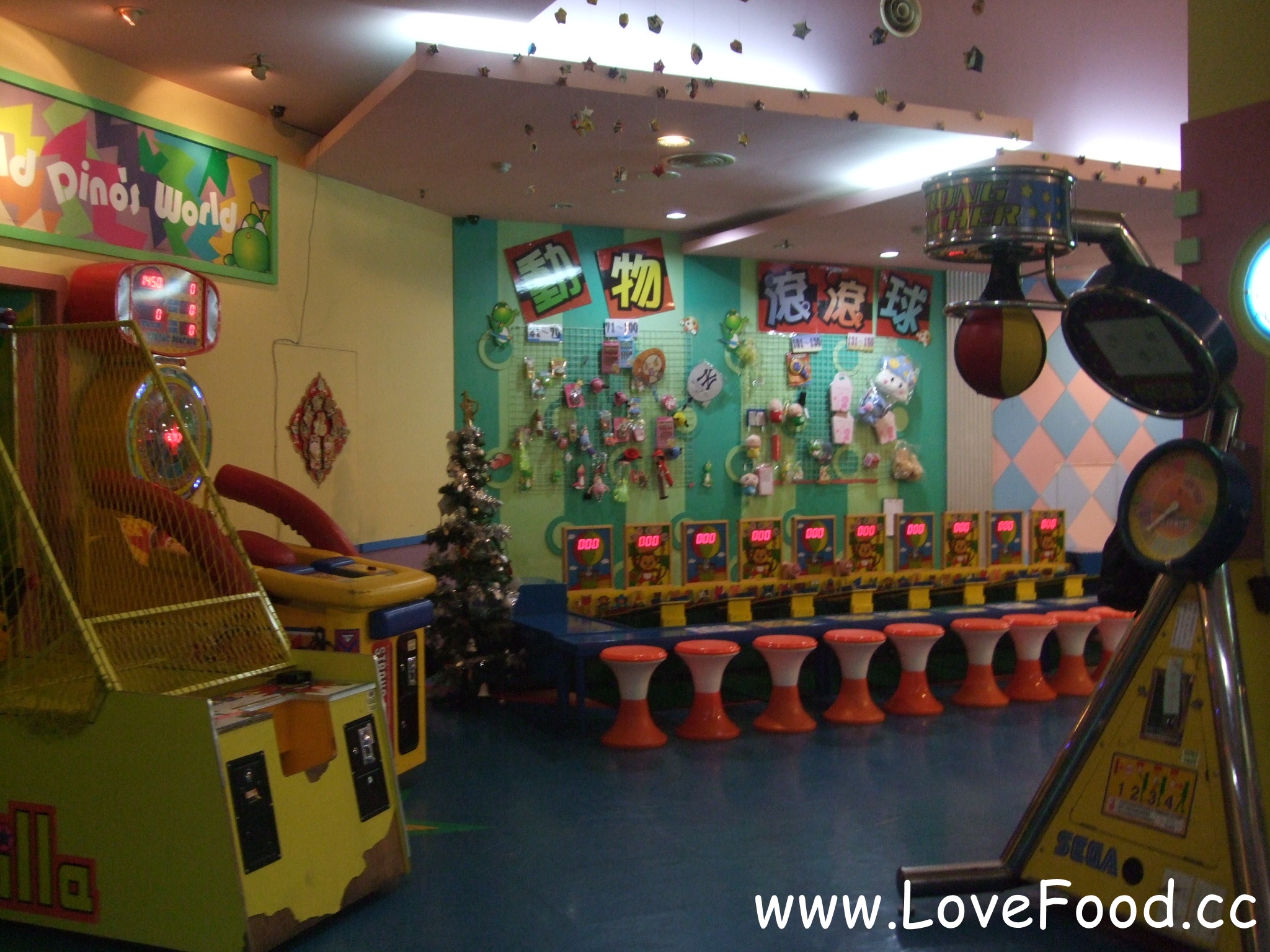 台北萬華-獅子林大樓-西門町買手機 各式尾牙主題服裝-shi zi lin da lou