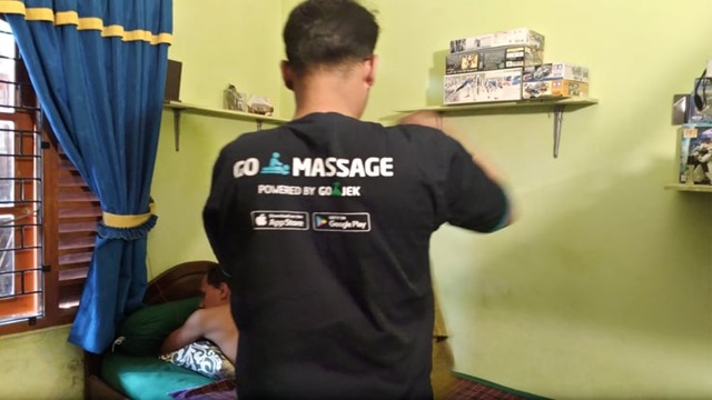 desperate housewife: Pengalaman Menggunakan Layanan GO-MASSAGE