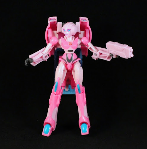 She's Fantastic: Transformers Cyberverse - ARCEE!