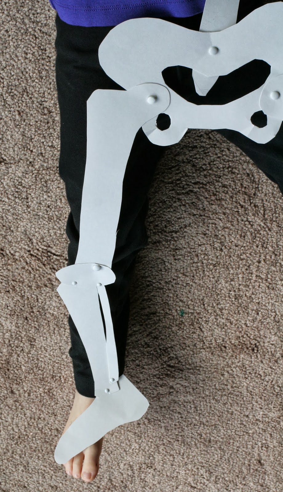 DIY Halloween Decoration: Life-Sized Skeleton