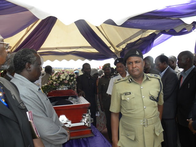 TASWIRA YA MAZISHI YA ASKOFU KANISA LA EAGT MOSES KULOLA JIJINI MWANZA ...