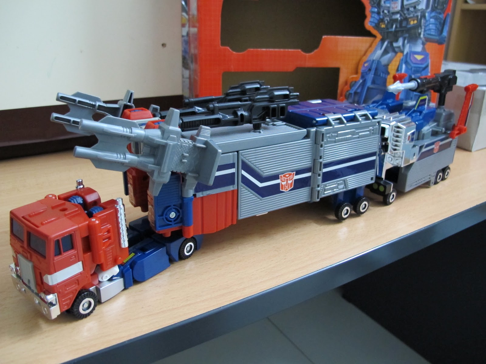 OPMEGS: Powermaster Optimus Prime...