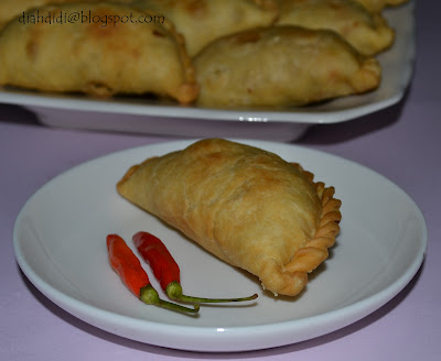 Diah Didi's Kitchen: Pastel Isi Ayam dan Sayuran