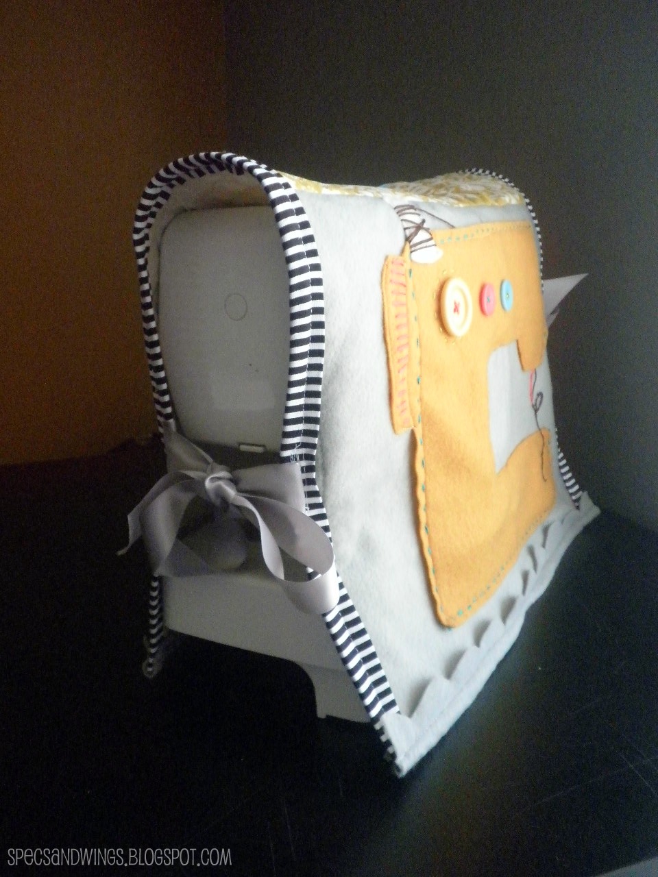 Specs and Wings: Sewing Machine Cover!