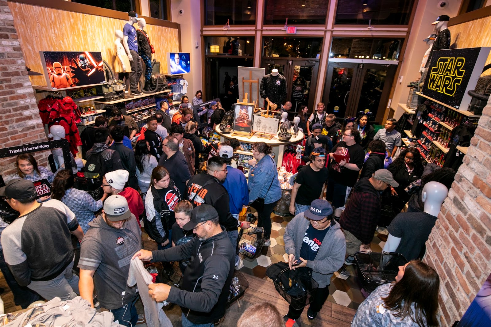 Sasaki Time: Star Wars and Frozen Fans Around the World Celebrate ...