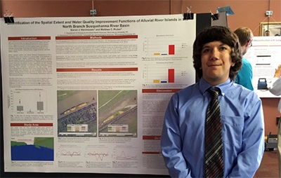 Daniel Steinhauser receives poster award at SVURS
