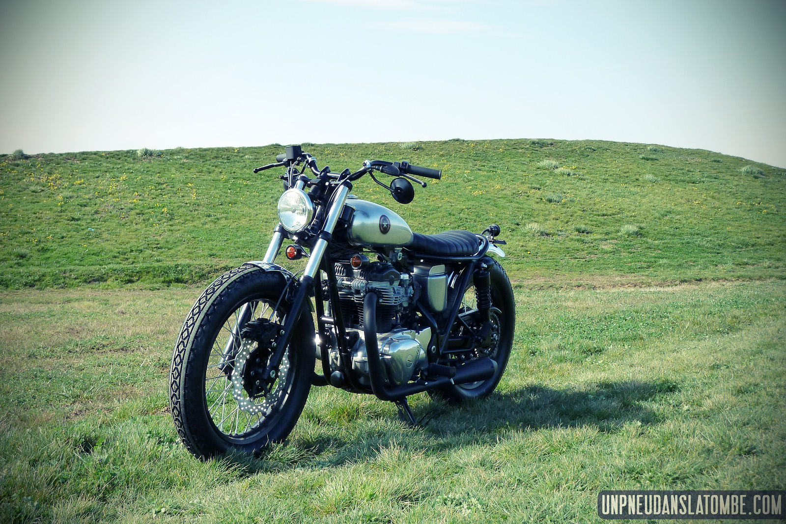 :: free the wheels ::: Kawasaki W650 street tracker