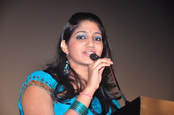 Vijay Tv Anchor Divya Singer Swetha Mohan at Urumi Tamil Movie Audio ...