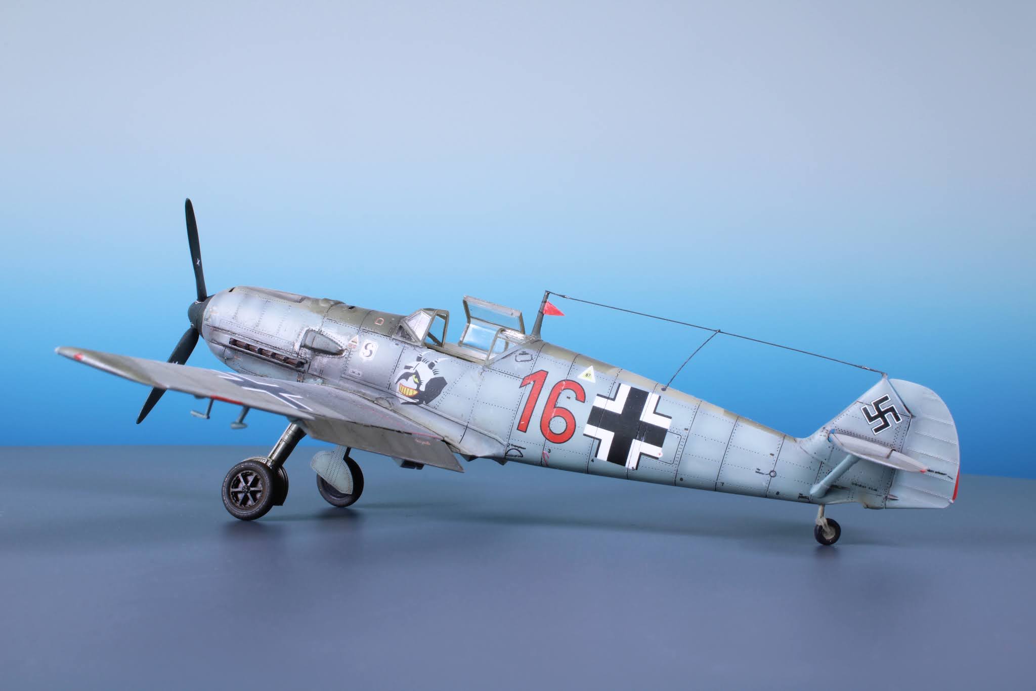 Model vyfotil skvělý O. Hájek.