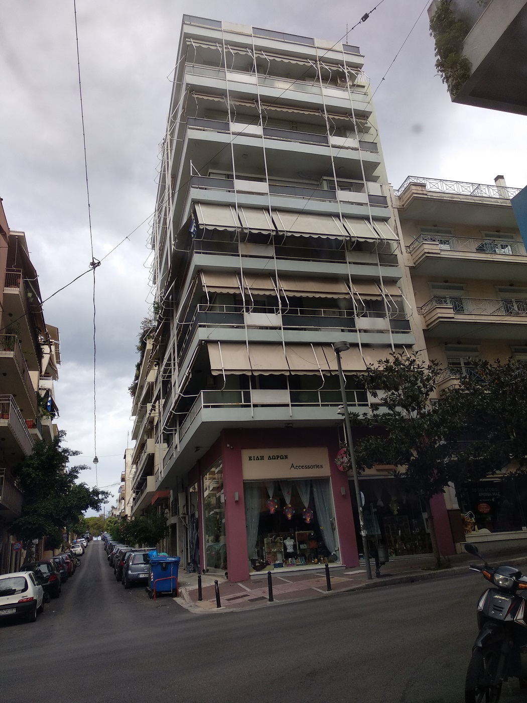 Ιδιωτική Οδός: ΧΩΡΙΣ ΣΗΜΑΙΕΣ ΤΟ ΚΕΝΤΡΟ ΤΗΣ ΠΑΤΡΑΣ ΠΑΡΑ ΤΗΝ ...ΔΡΑΜΑΤΙΚΗ ...