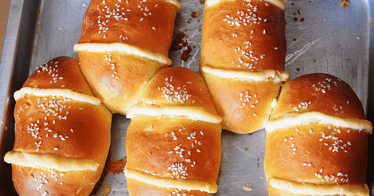 Madhavi's Cyber Kitchen: Coconut Buns (Chinese or Cocktail Buns)