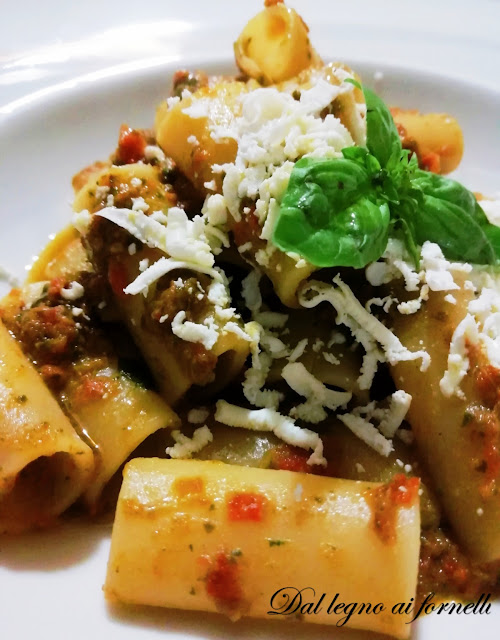 Tufoli al pesto cotto, di rucola e pomodori secchi.