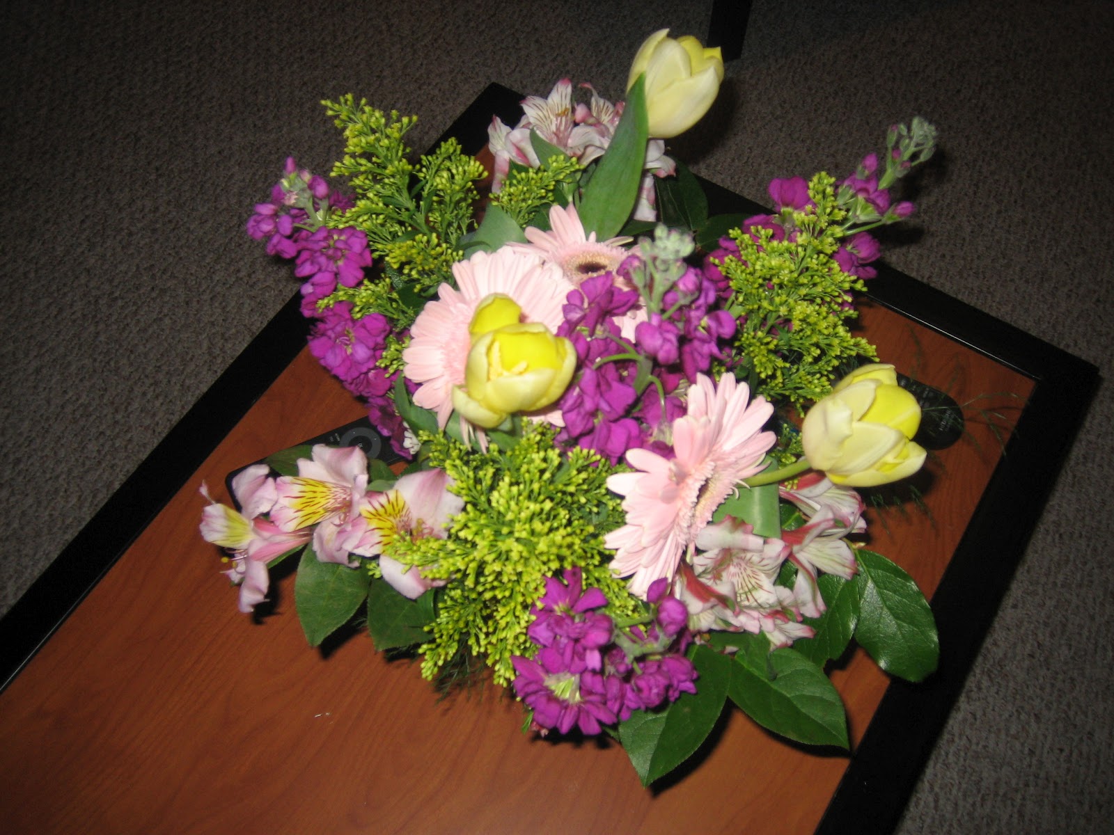 The Midwestern Wife: Basic Spring Bouquet