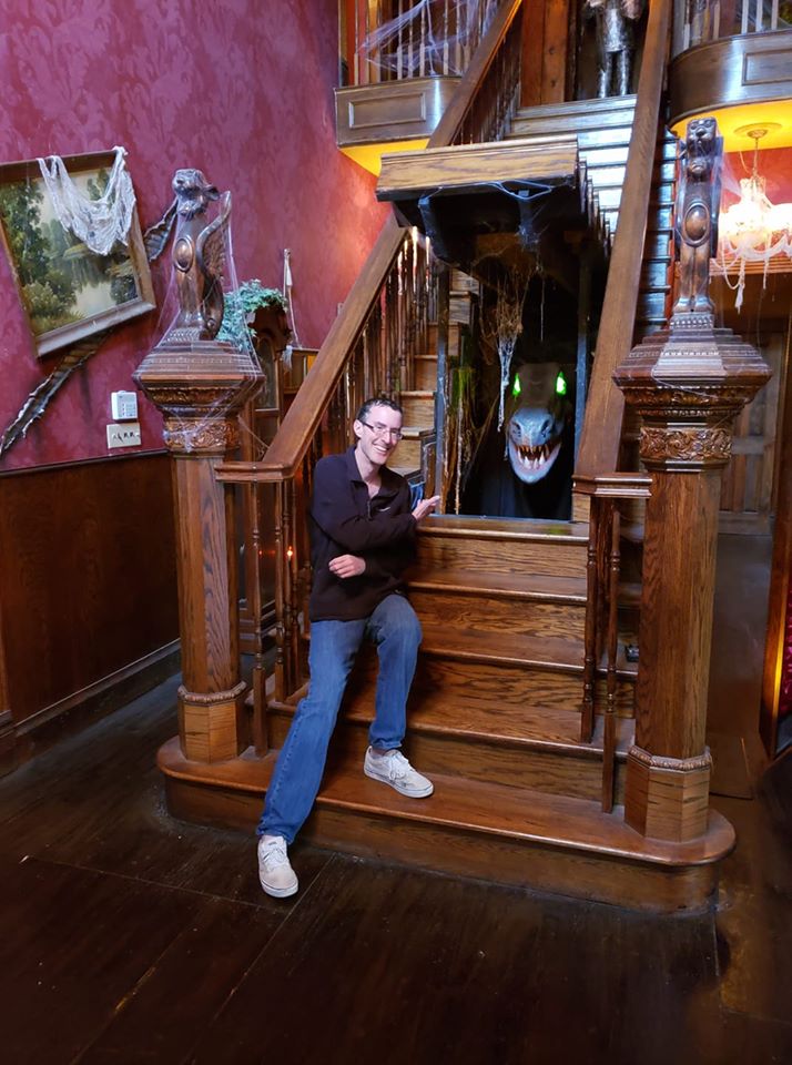 BRBTV News Blog: Recreated "Munsters" mansion casts a creepy-cool ...