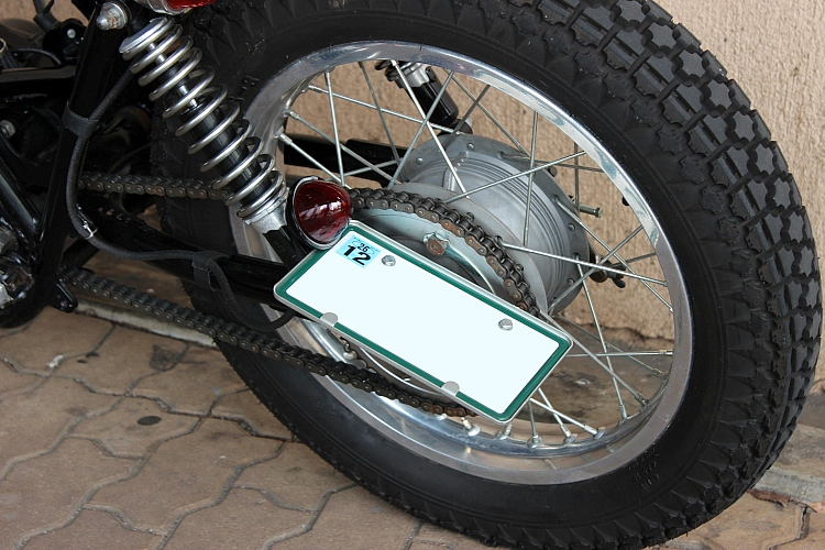 Slug Cycle SR400 - Inazuma café racer