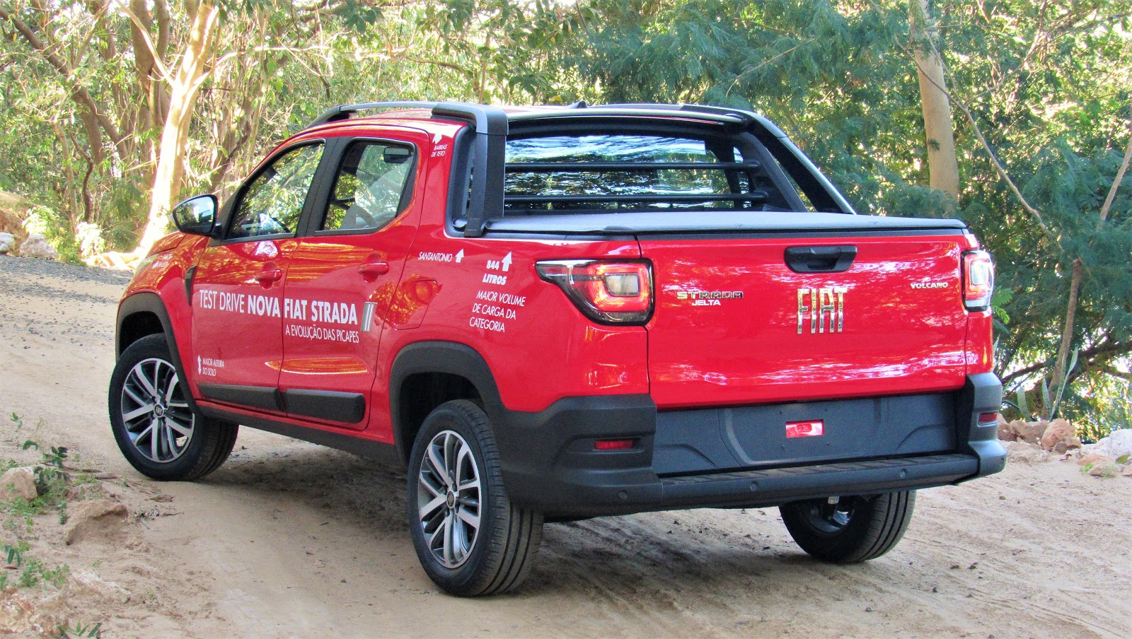 Dirigimos a Fiat Strada Cabine Dupla Volcano 1.3 2021!