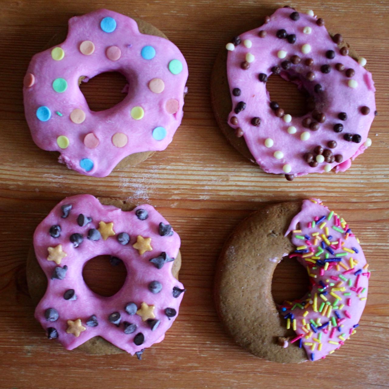 Green Gourmet Giraffe: Sock doughnuts and doughnut mania