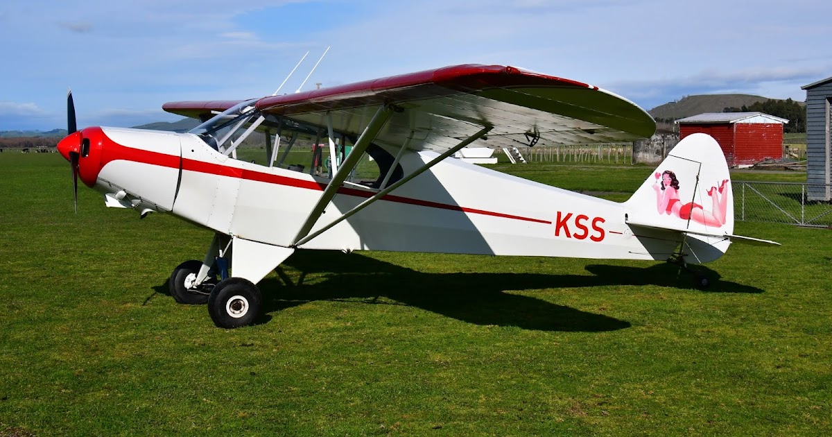 NZ Civil Aircraft: Tail dragger fly in Waipukurau