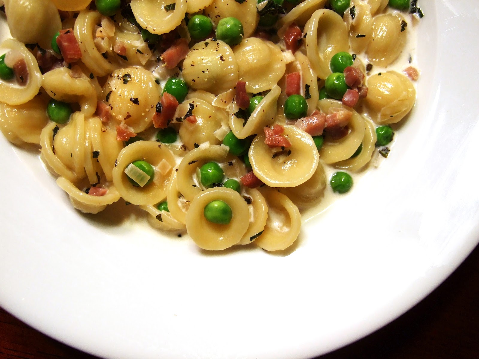 Vaikai ir Vanilė: Pavasariniai makaronai su žirneliais ir mėtomis