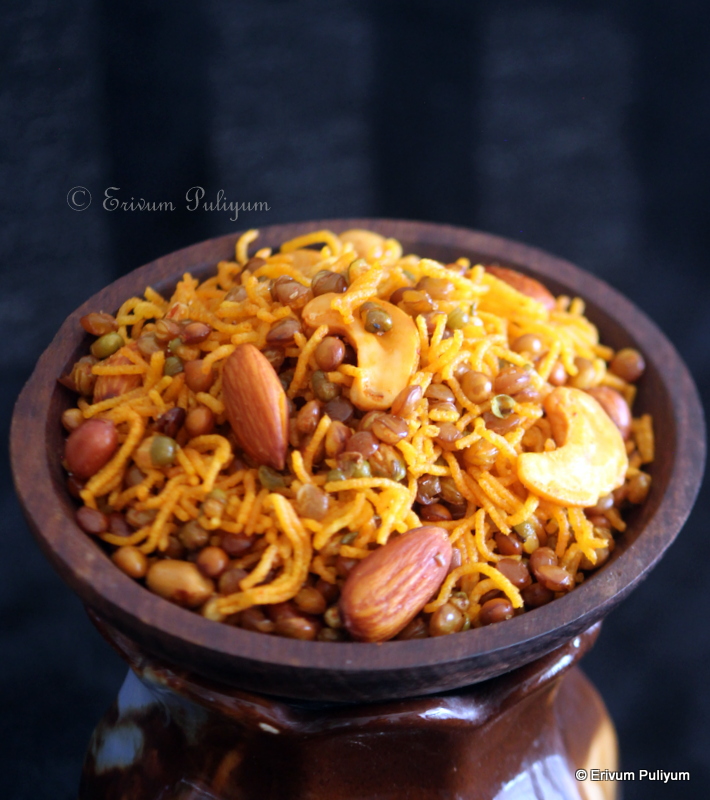 Erivum Puliyum: Bombay Mixture (Kerala Style Mutta Mixture) | Dal Moth ...