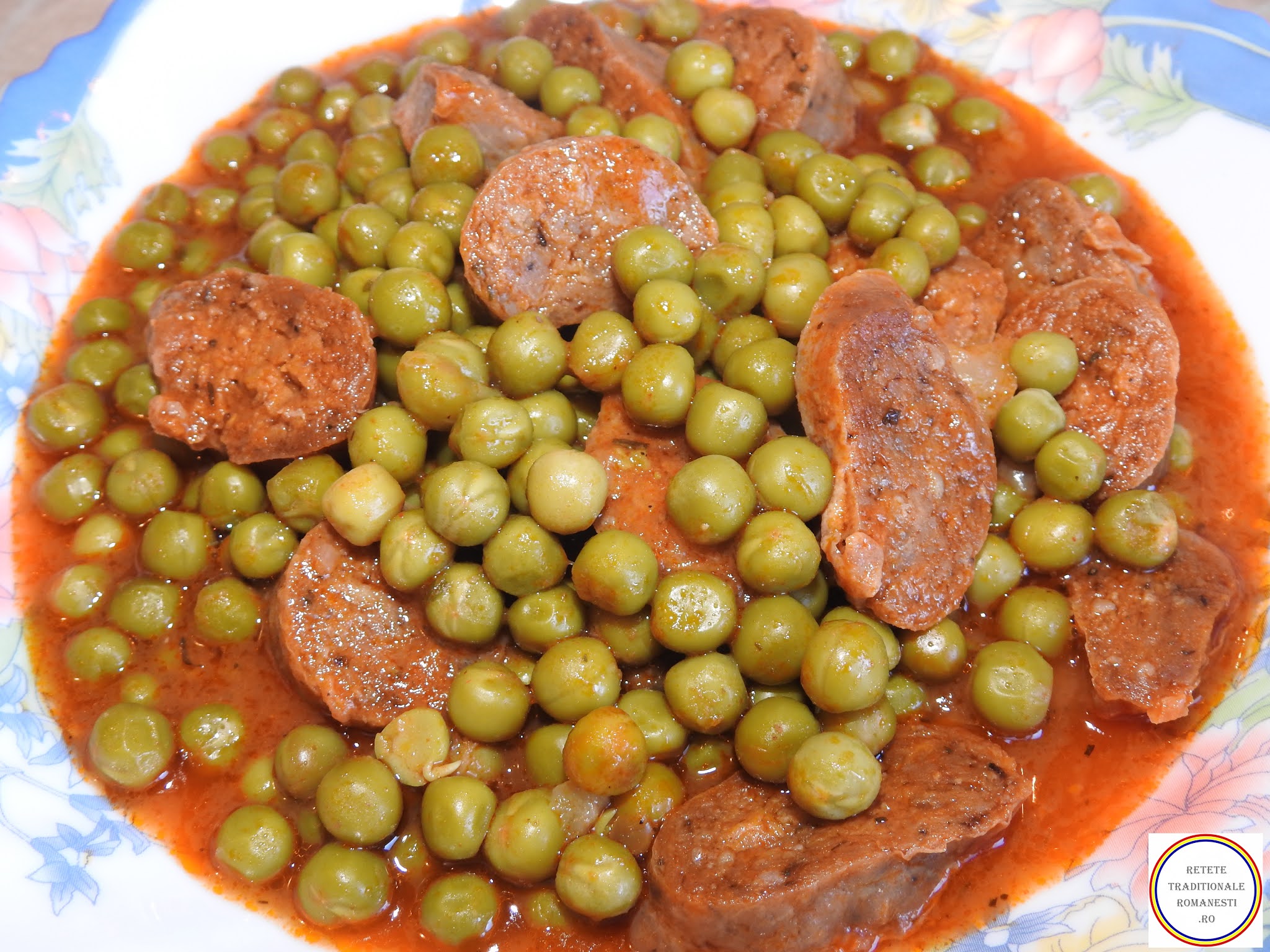 Mancare de mazare cu carnati reteta | Retetetraditionaleromanesti.ro