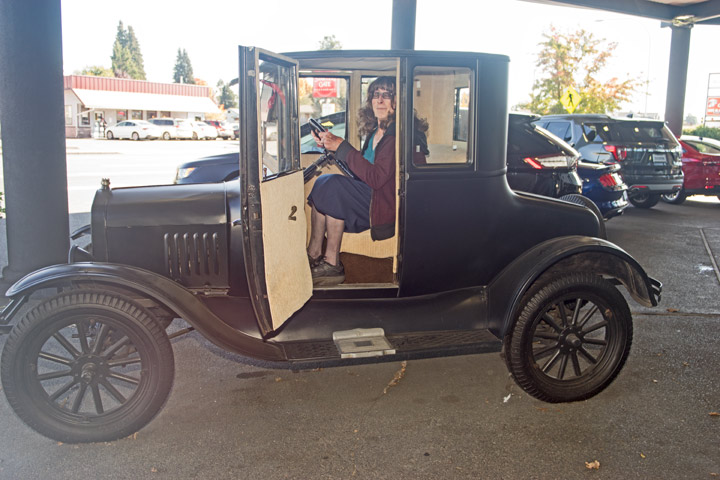 Romana Pernaa: Viola’s 1923 Ford MODEL T, aka Lizzie