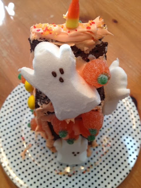 les petits présents: haunted candy houses