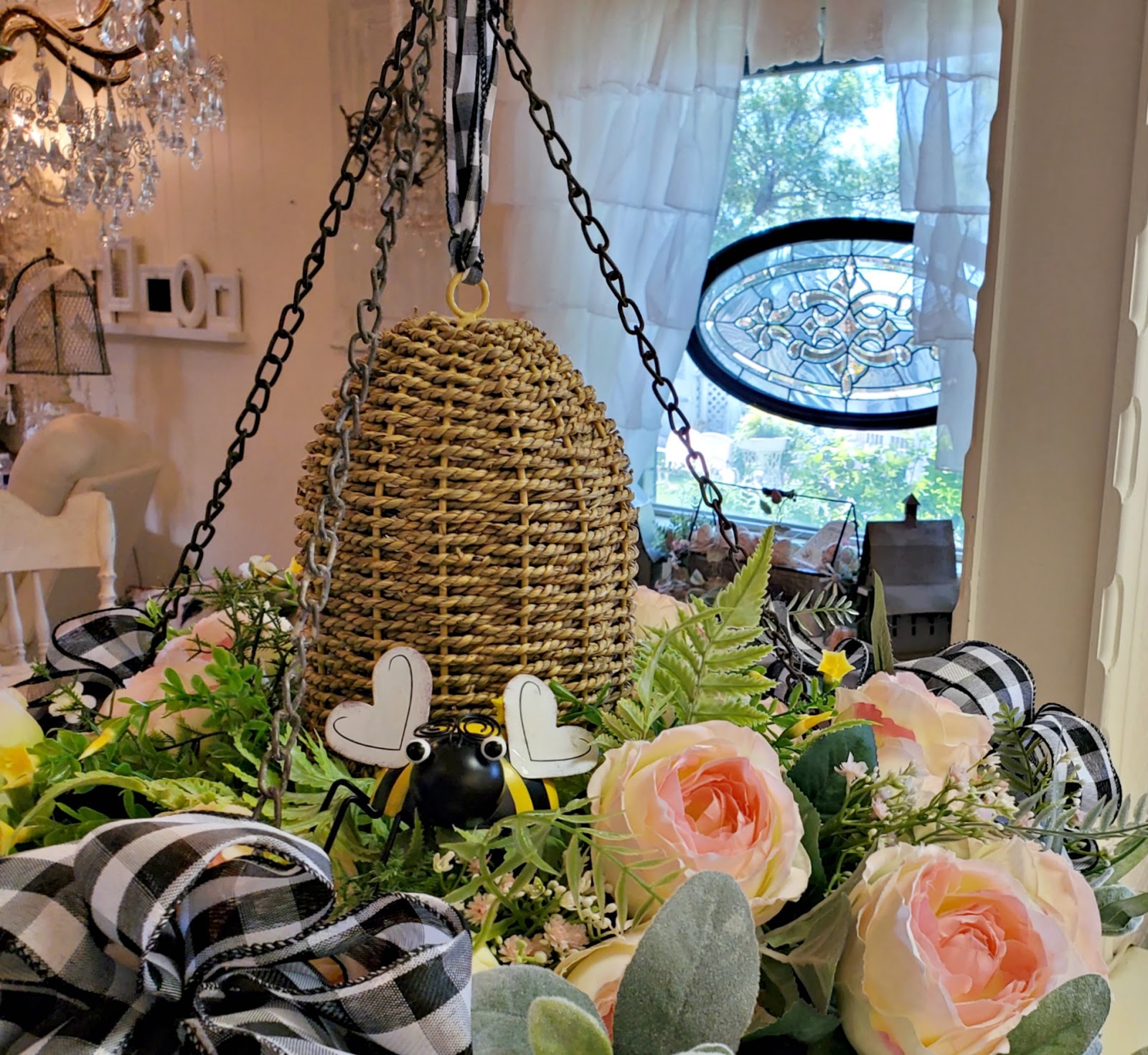 Penny's Vintage Home: Bee Themed Floral Design