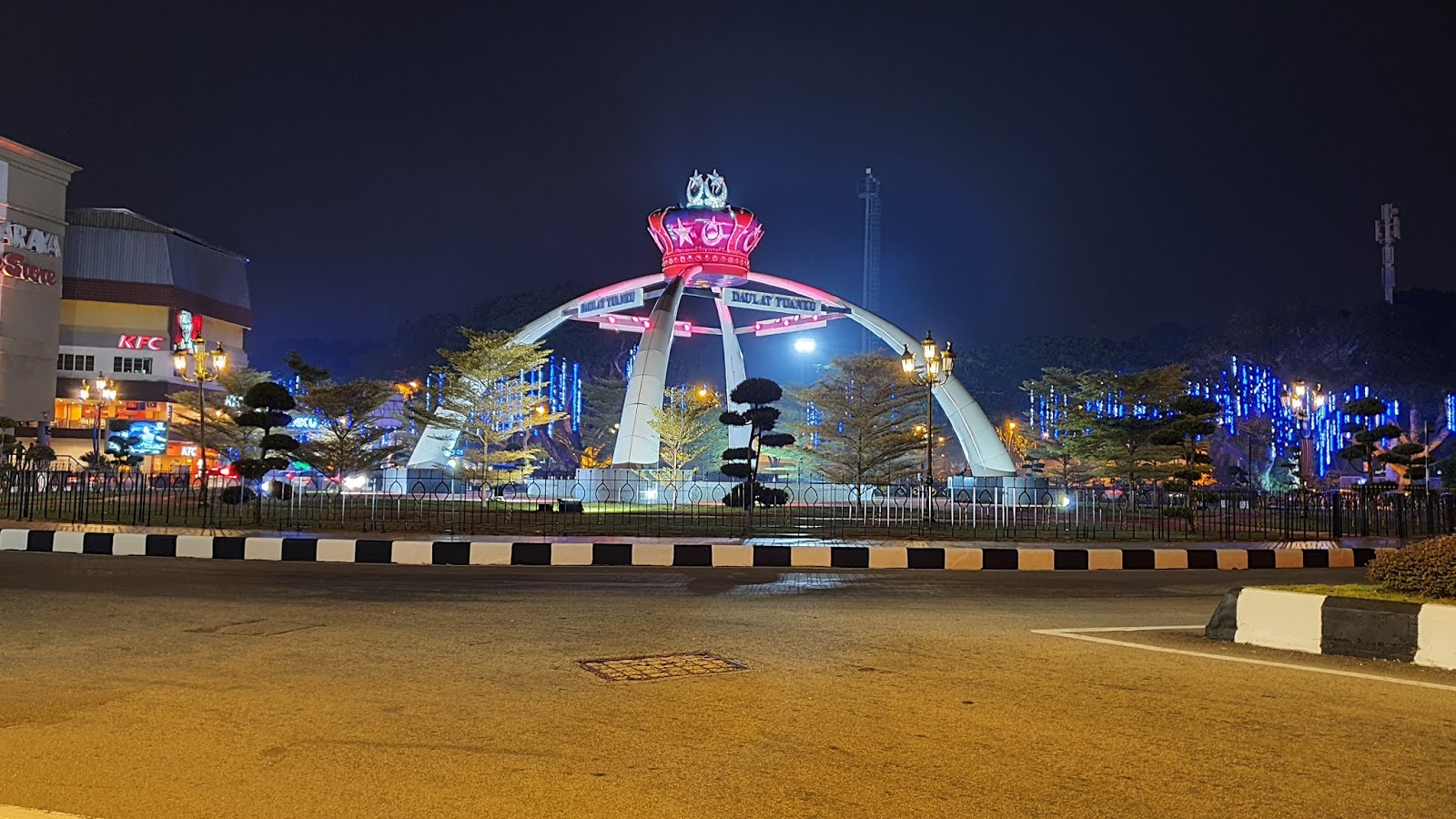 Gerbang Mahkota Bulatan Jalan Sulaiman Muo, Bandar Diraja Bandar ...