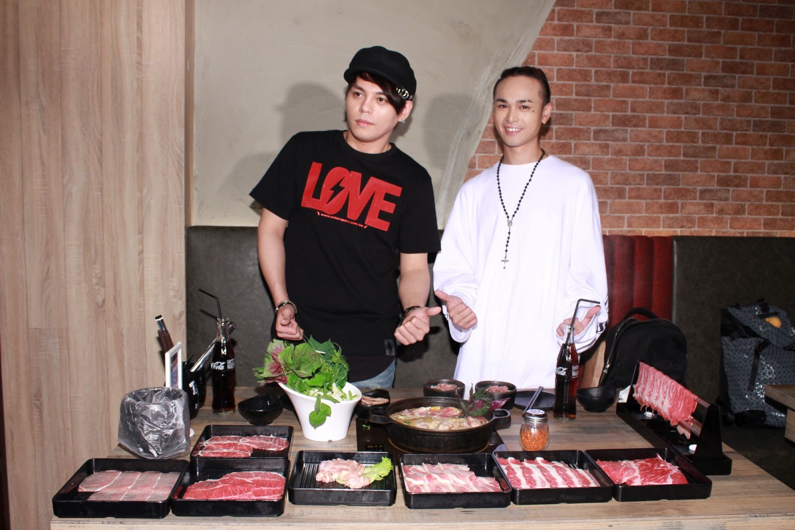 「Under Lover」胡睿兒、楊琳攜手獻愛 呼籲關懷監獄寶寶 - WoWoNews