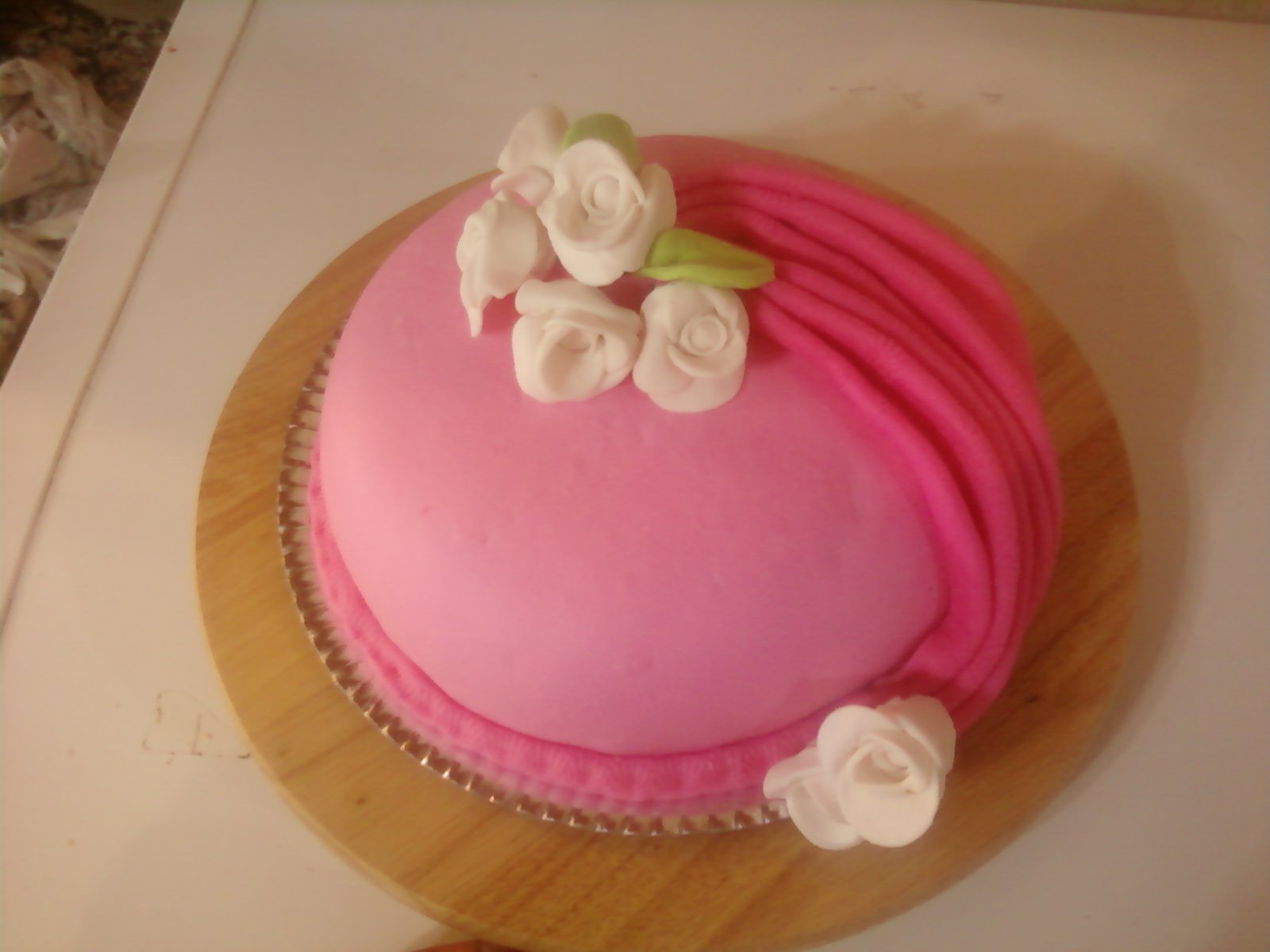Dulce Nuestro: TORTA FORRADA EN FONDANT CON ROSAS